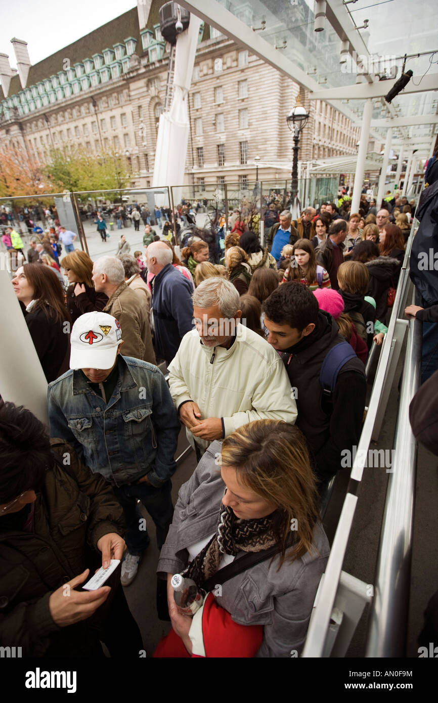 Crowds queueing hi-res stock photography and images - Alamy