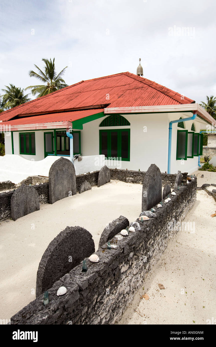 Maldives Addu Atoll Maradu graveyard of Dhandivaru miskiy historic ...