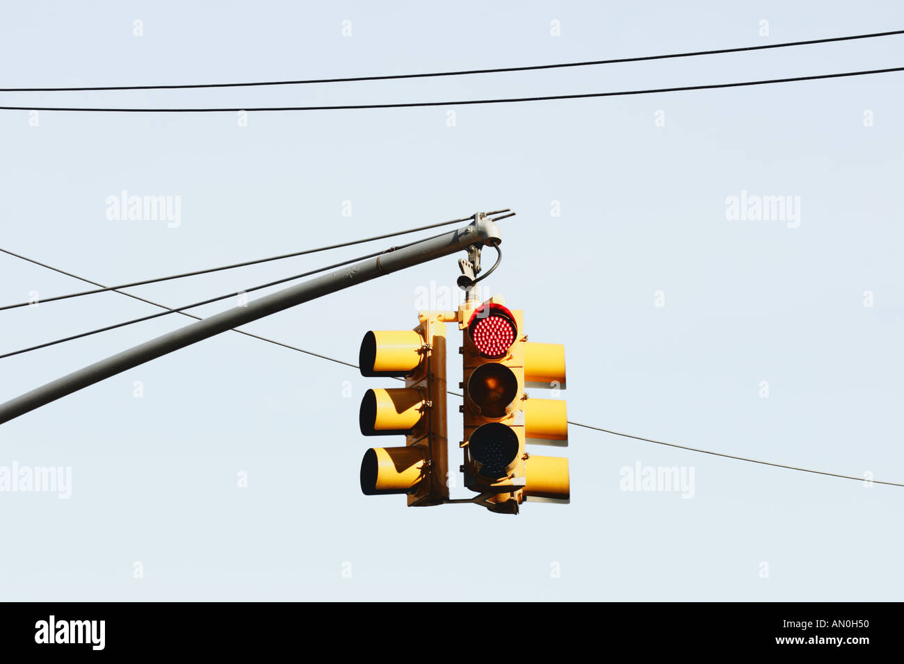 Hanging traffic light cables hi-res stock photography and images - Alamy