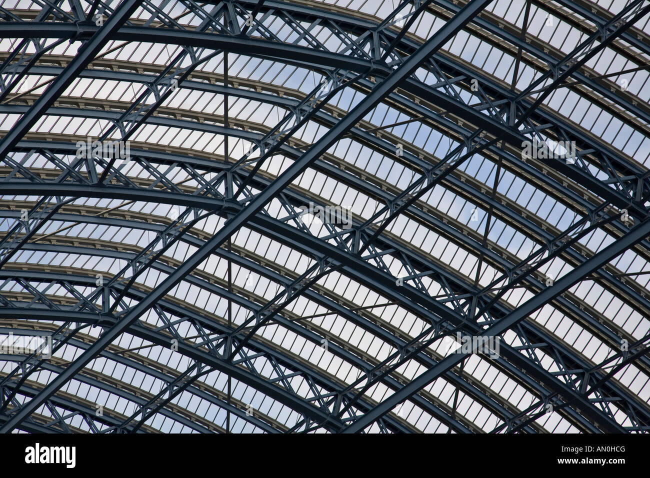 Iron girders supporting hi-res stock photography and images - Alamy