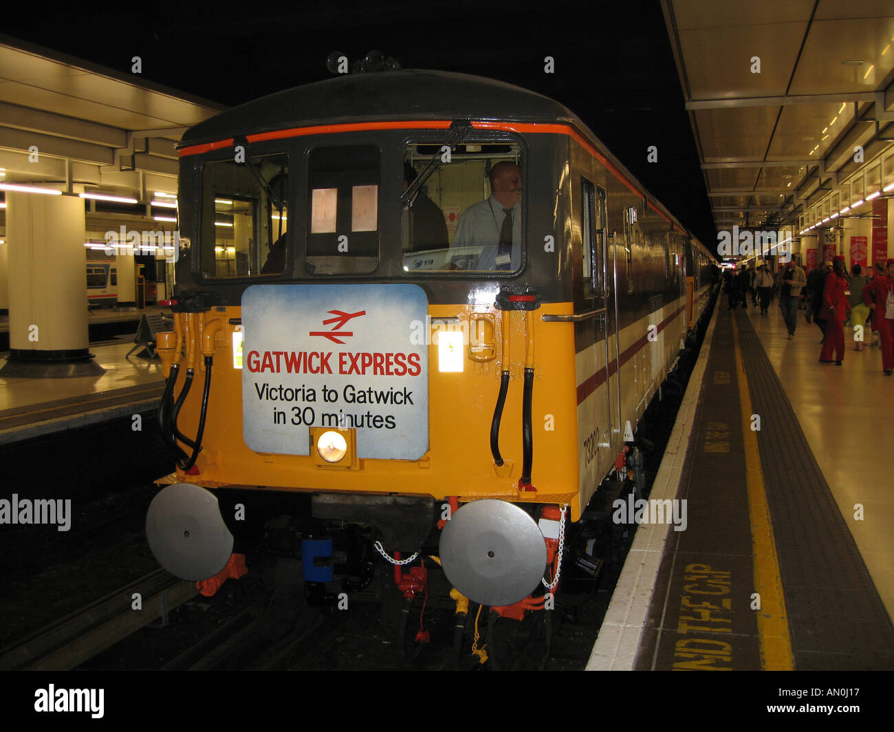 Gatwick airport platform hi-res stock photography and images - Alamy