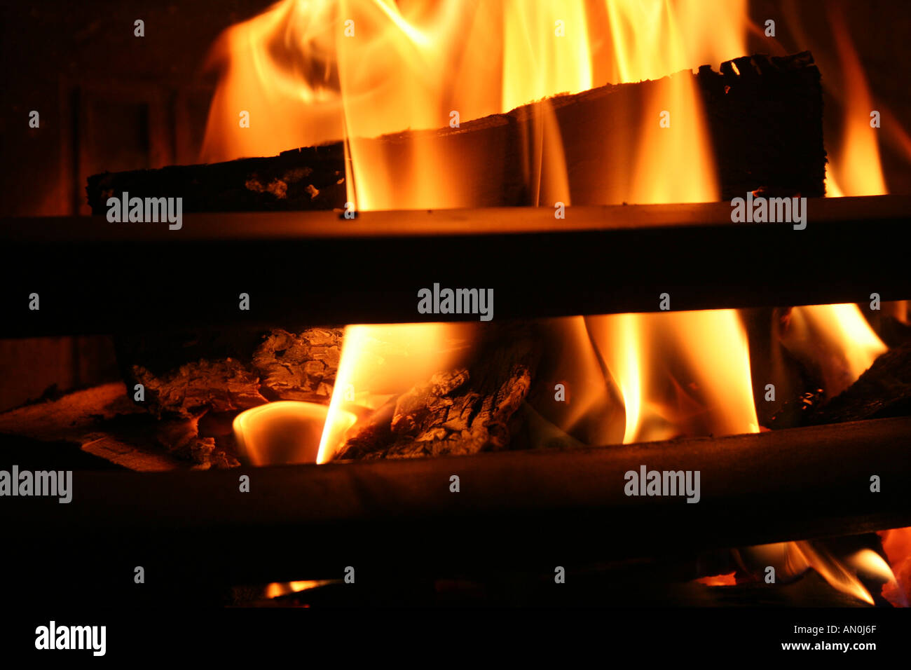 Roaring fire hi-res stock photography and images - Alamy