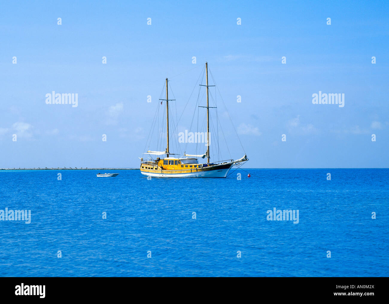 Two mast sailing ship hi-res stock photography and images - Alamy