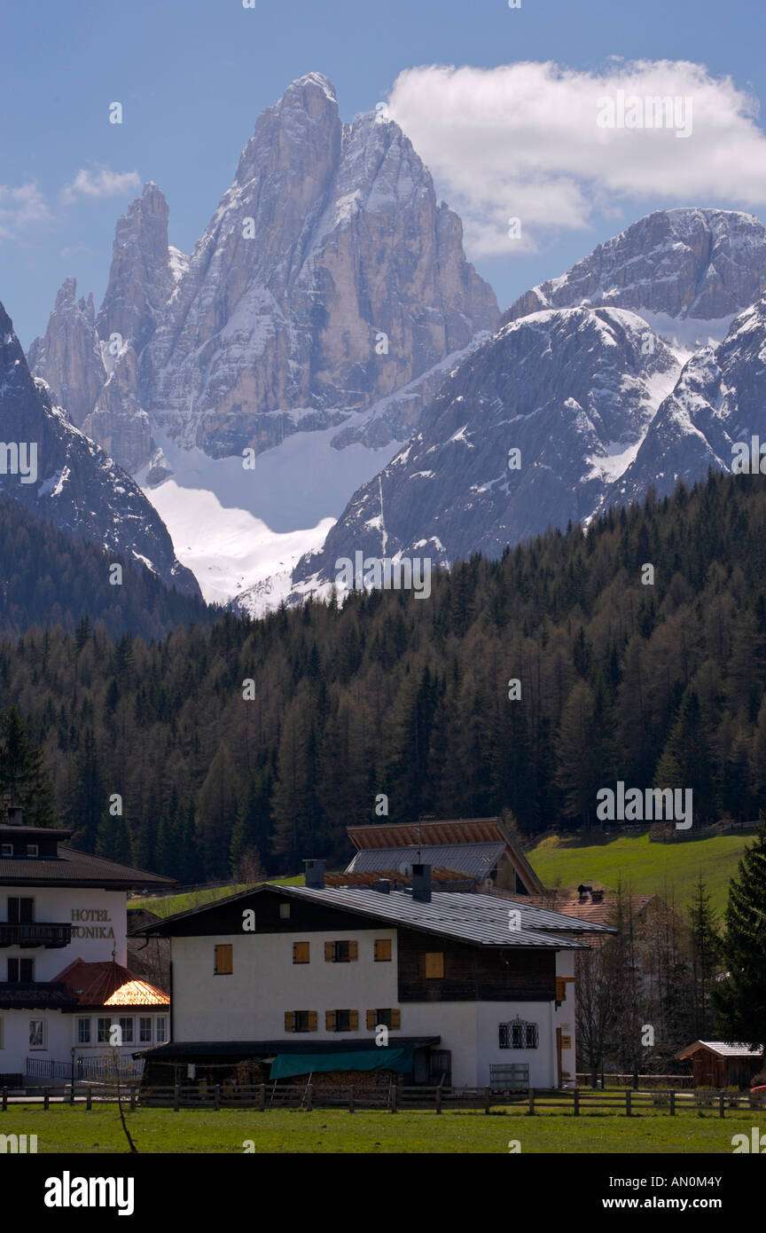 Sharp mountain range hi-res stock photography and images - Alamy