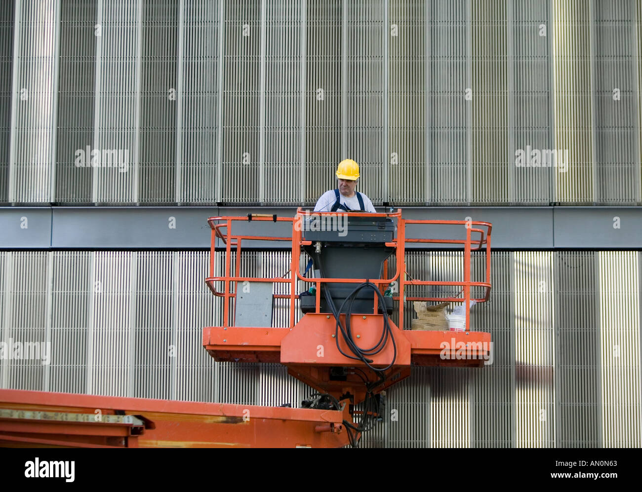 Crane on platform hi-res stock photography and images - Alamy