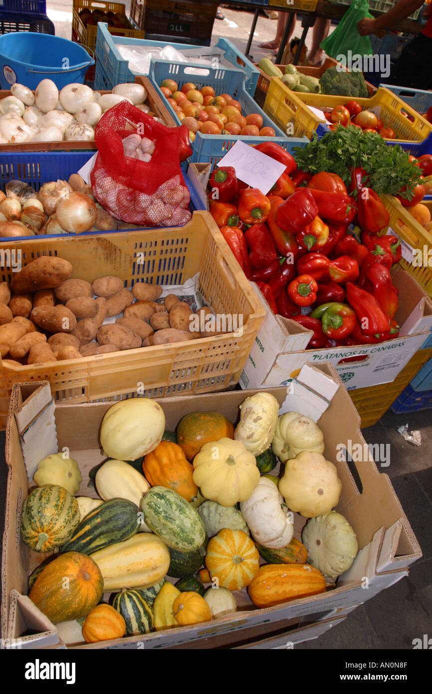 Spain market mallorca pepper hi-res stock photography and images - Alamy