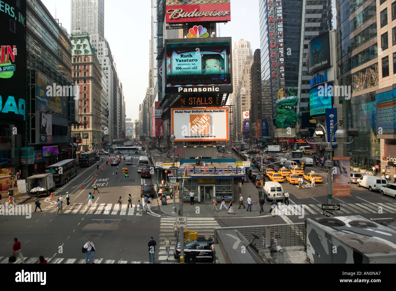 Southward view of Times Square and the 1 Times Square building C in New ...