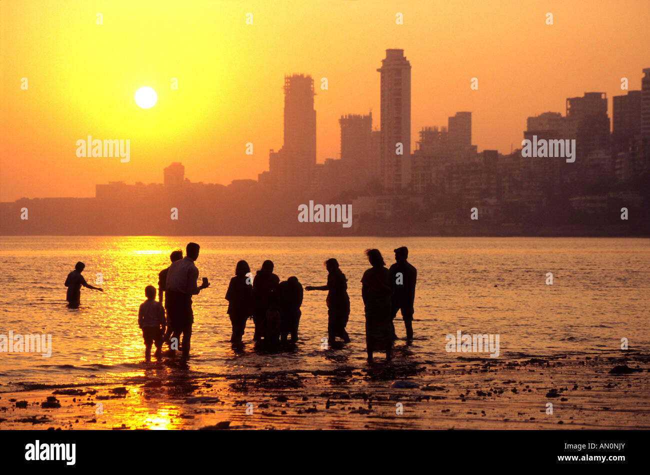 Chowpatty sunset hi-res stock photography and images - Alamy