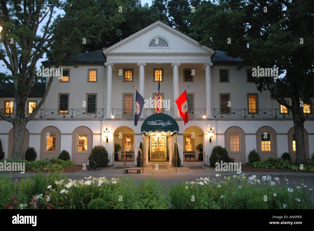 Colonial williamsburg inn hi-res stock photography and images - Alamy