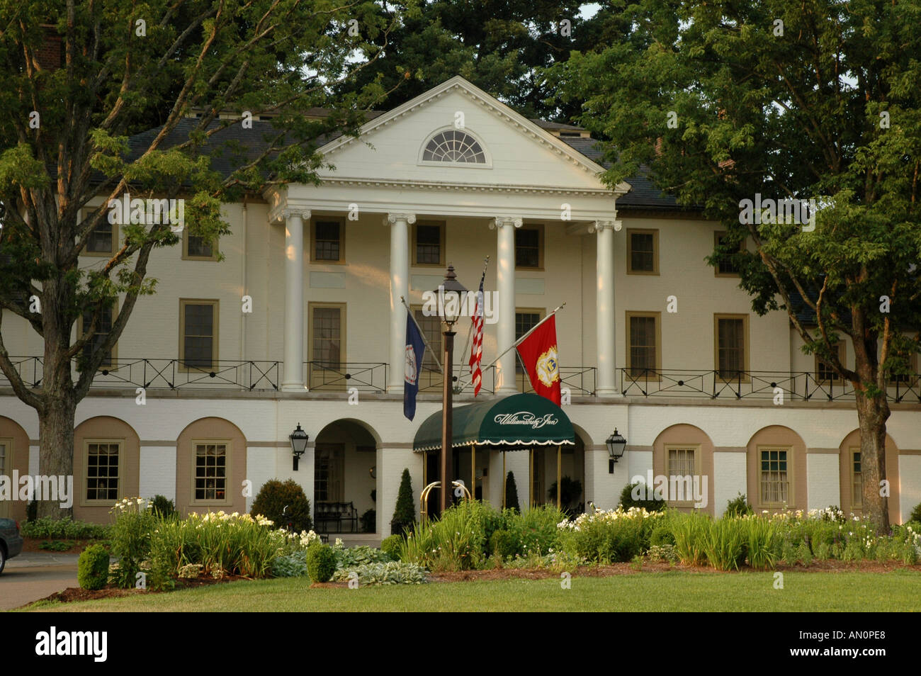 Colonial williamsburg inn hi-res stock photography and images - Alamy
