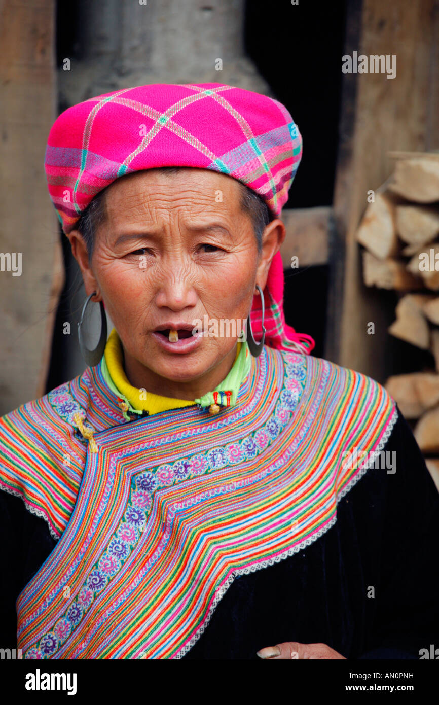 Flower Hmong at the Bac Ha market in Northern Vietnam Stock Photo - Alamy
