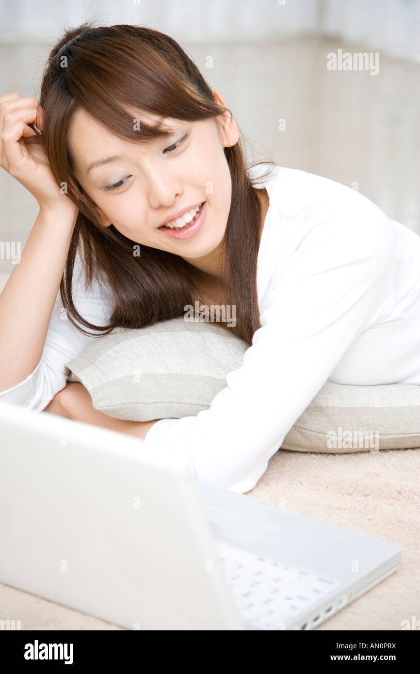 Japanese woman operating a PC Stock Photo - Alamy