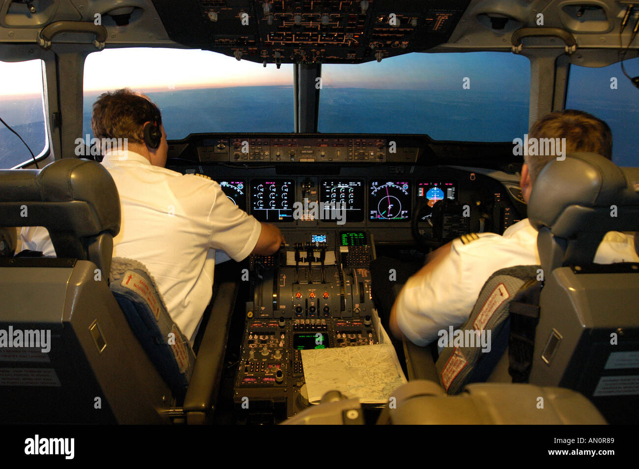 Md 11 cockpit pilot piloten hi-res stock photography and images - Alamy