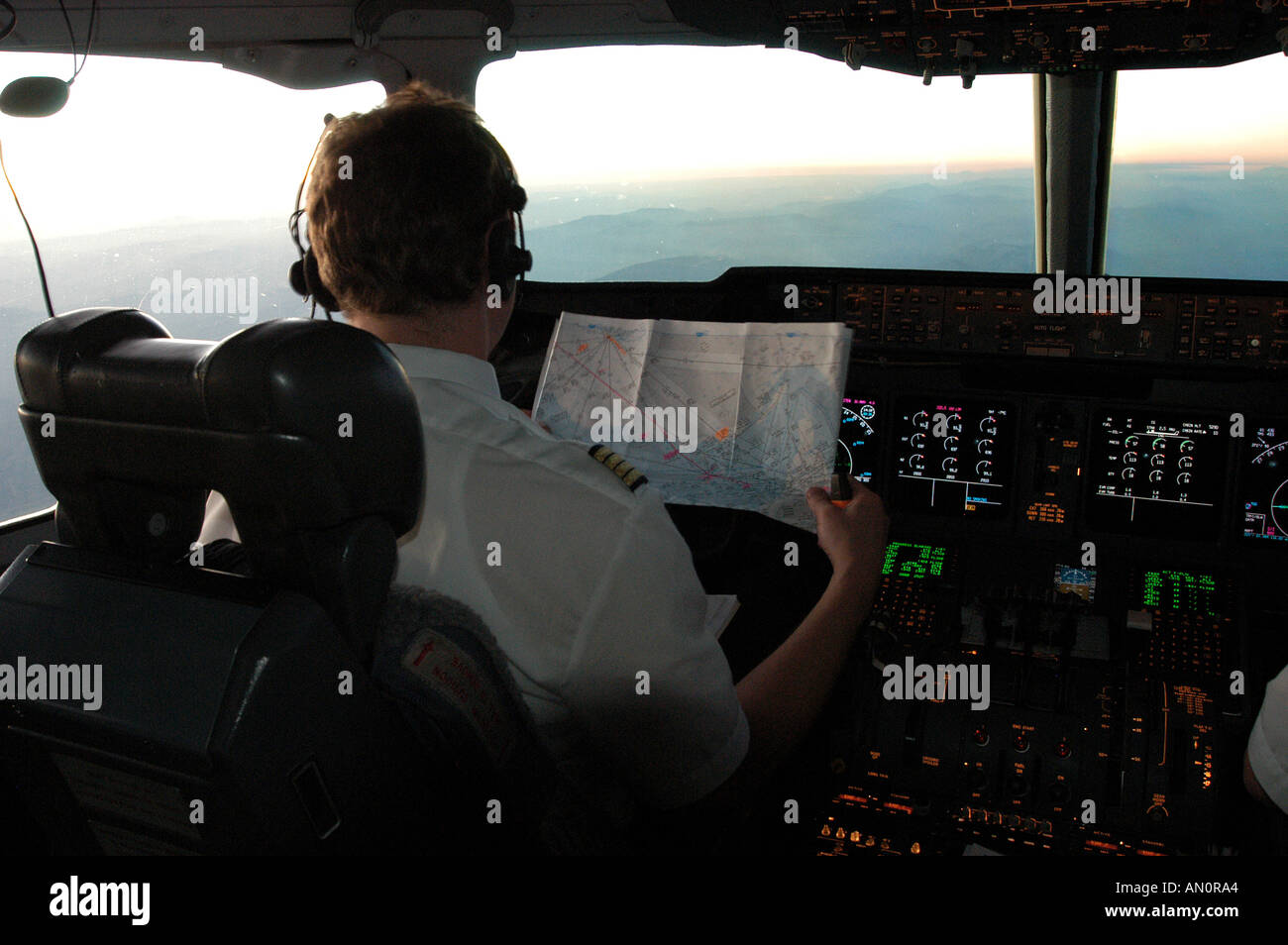 MD 11 Cockpit Pilot Piloten Flugueberwachung Stock Photo - Alamy