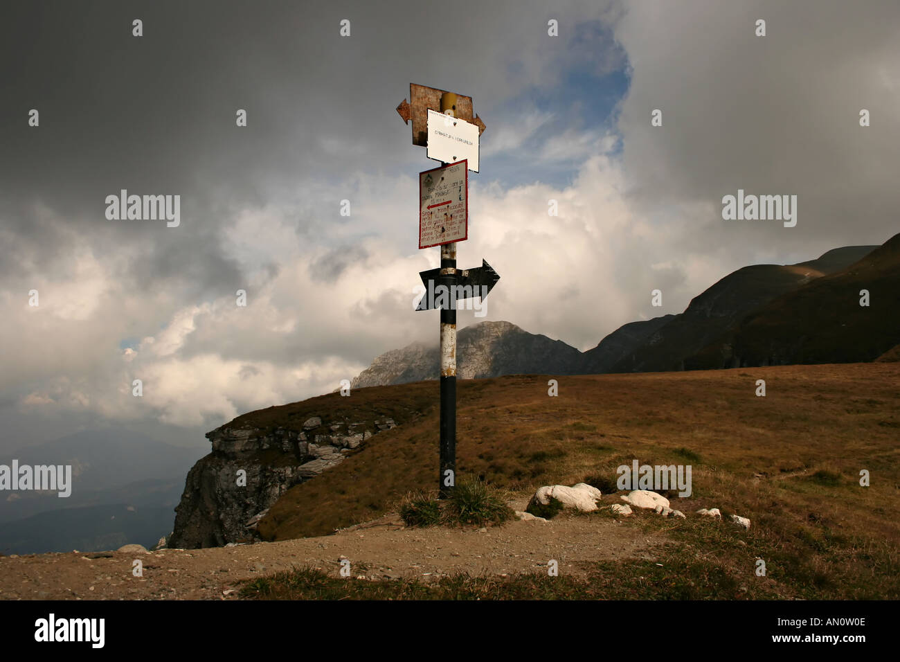 Signs in the middle of nowhere Stock Photo - Alamy