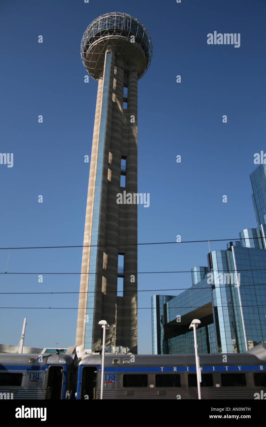 Reunion tower dallas observation hi-res stock photography and images ...