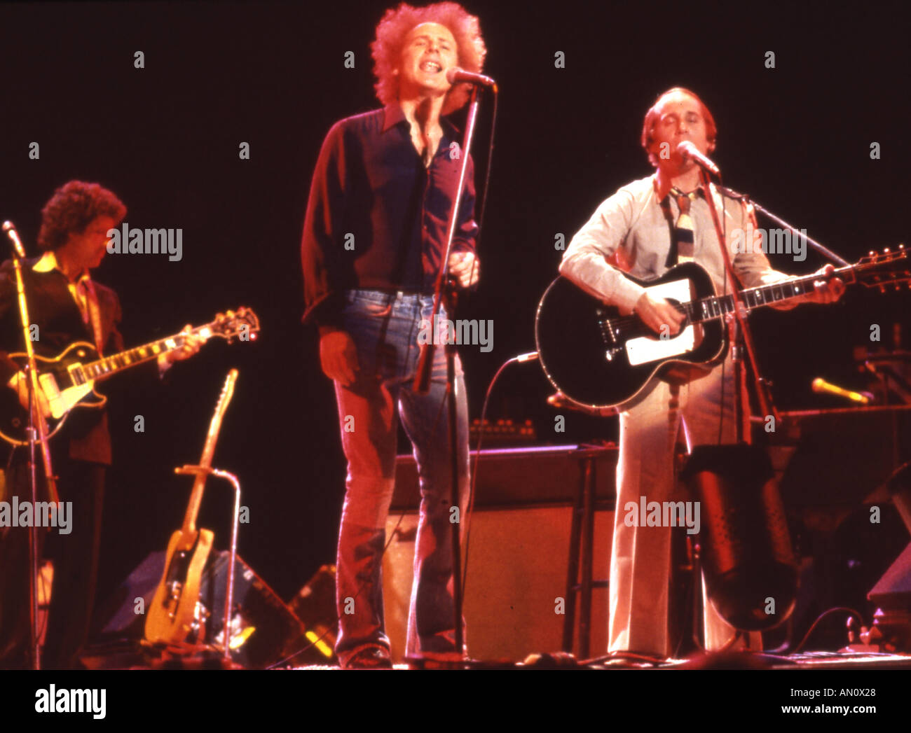 Garfunkel and simon hi-res stock photography and images - Alamy
