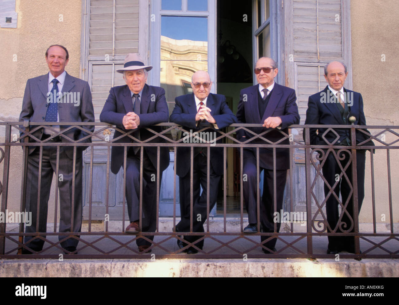 Group gentlemen hi-res stock photography and images - Alamy