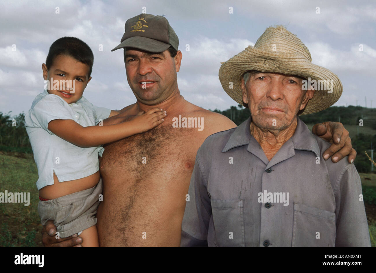 Cuba family generation hi-res stock photography and images - Alamy
