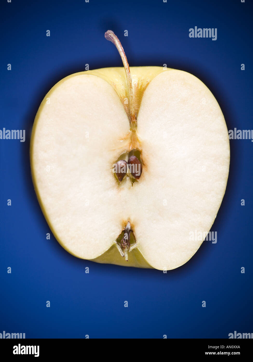 Apple halfs hi-res stock photography and images - Alamy