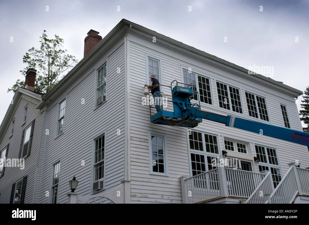 Man painting the outside of a house Stock Photo - Alamy
