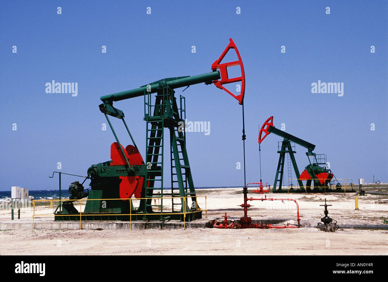 Cuban oil hi-res stock photography and images - Alamy