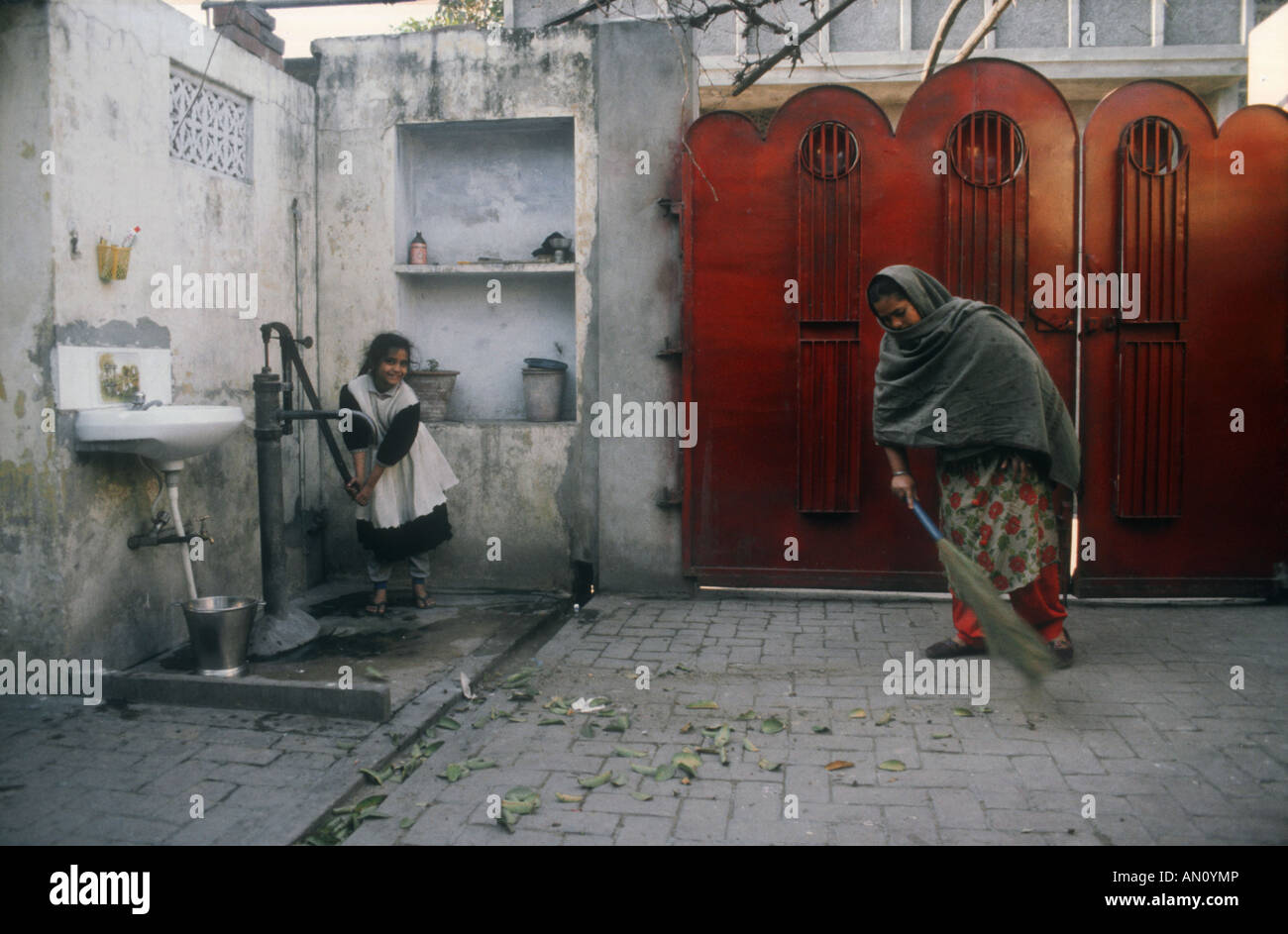 Middle class indian family in hi-res stock photography and images - Alamy