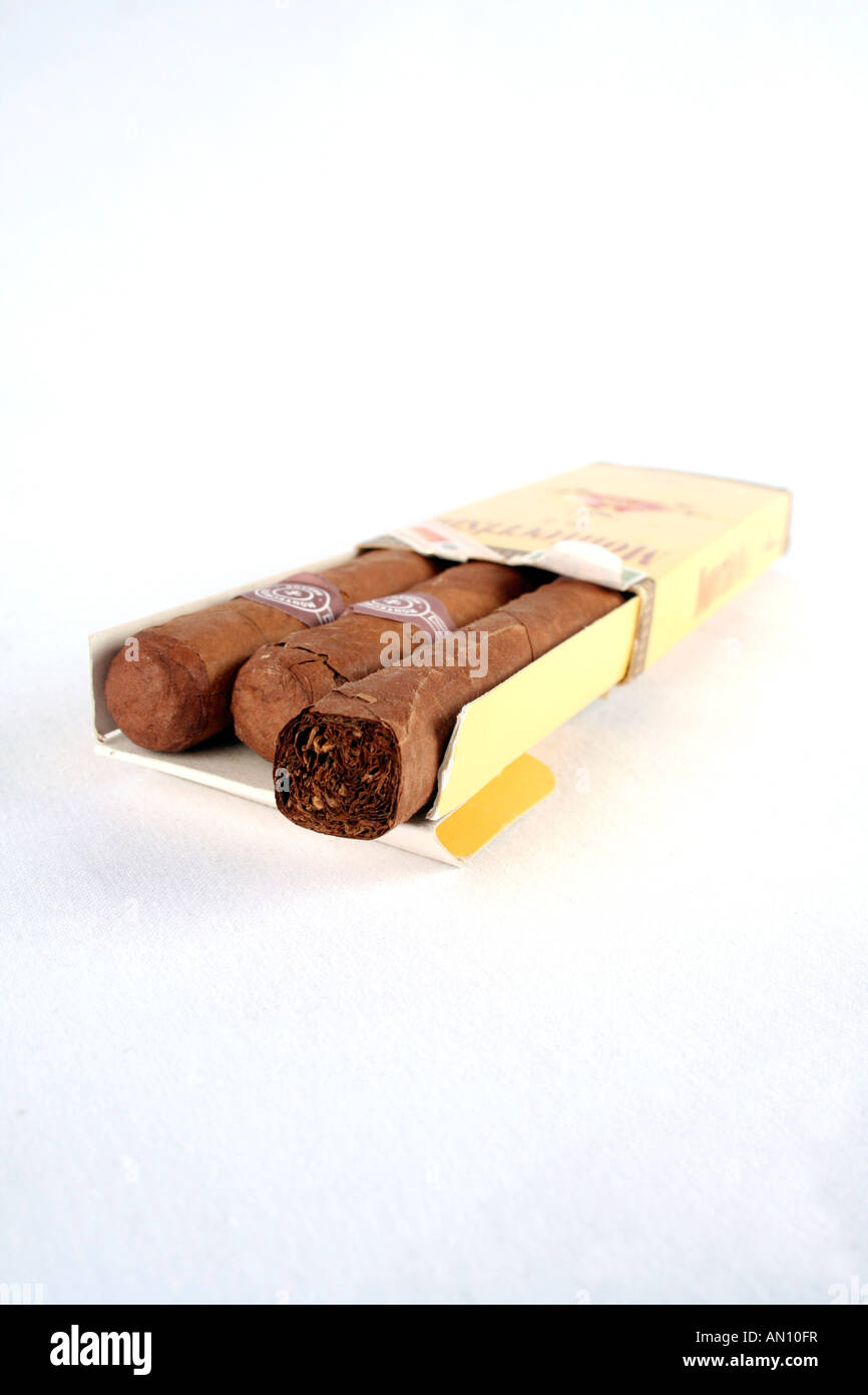 Packet of cigars hi-res stock photography and images - Alamy