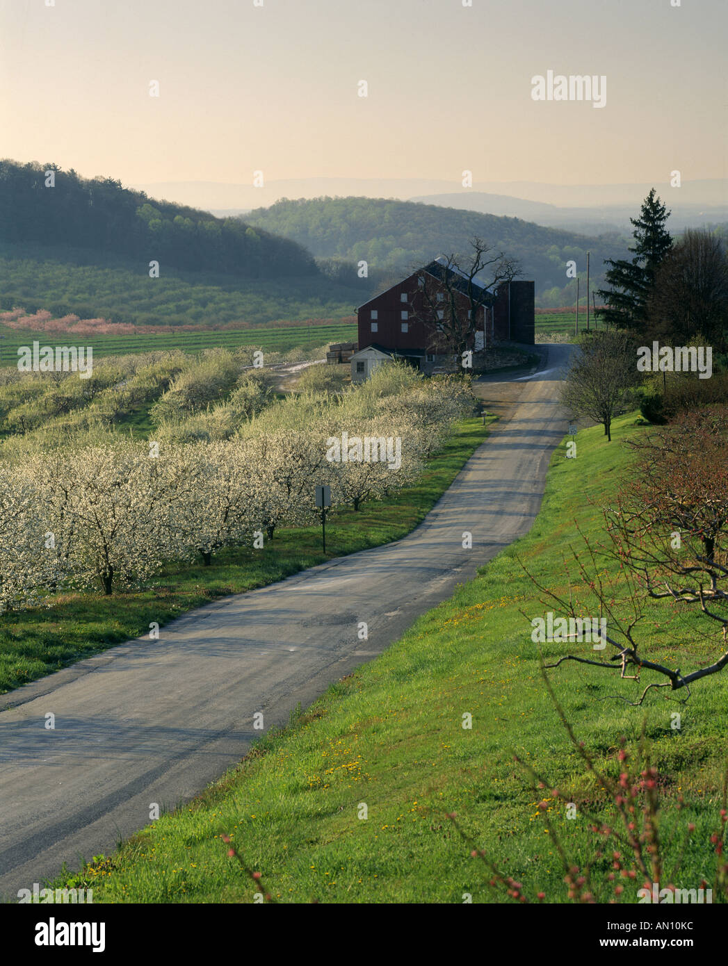 Pennsylvania countryside mountains hi-res stock photography and images ...