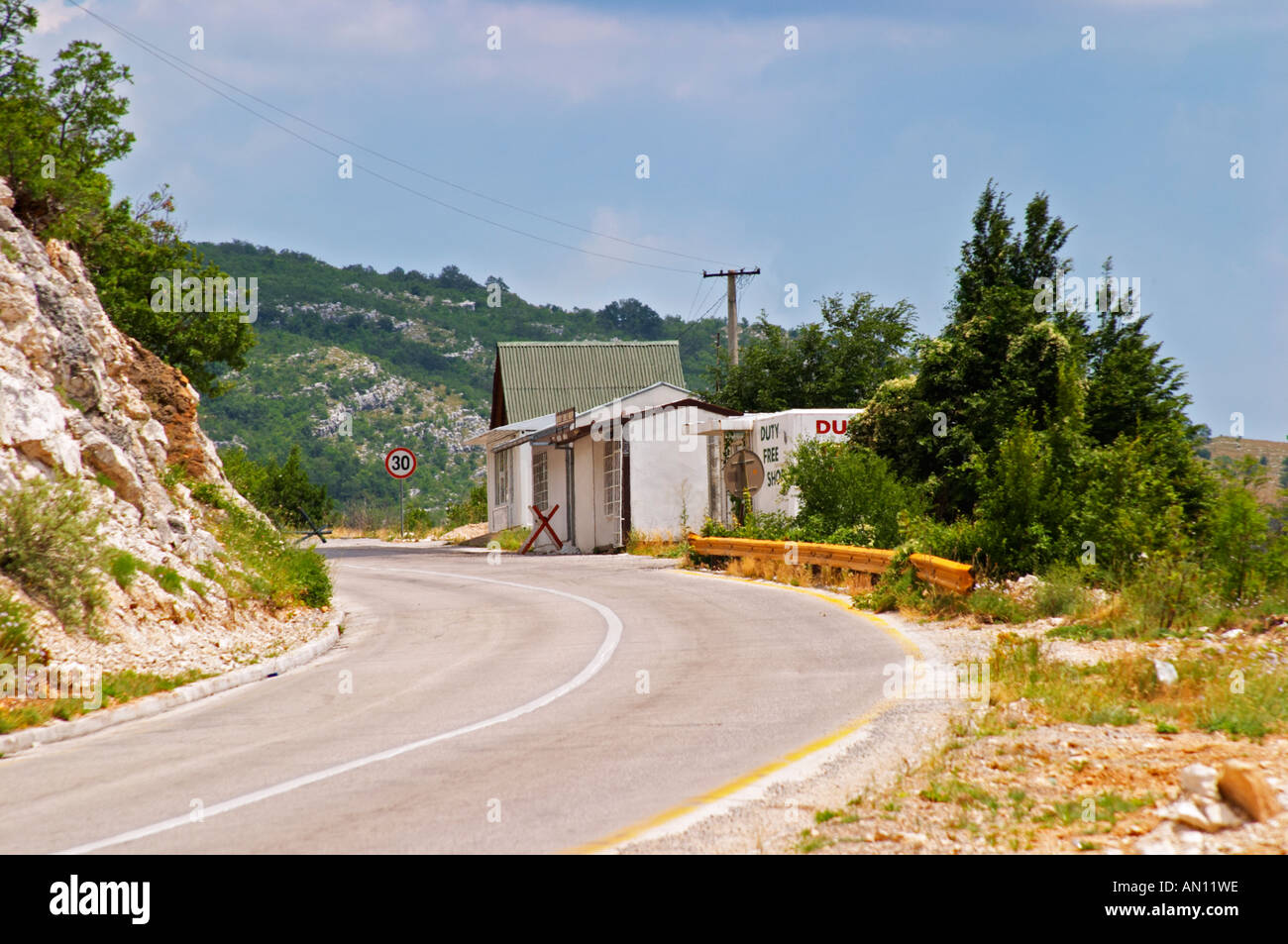 The border crossing between Montenegro and Bosnia-Herzegovina. Border ...