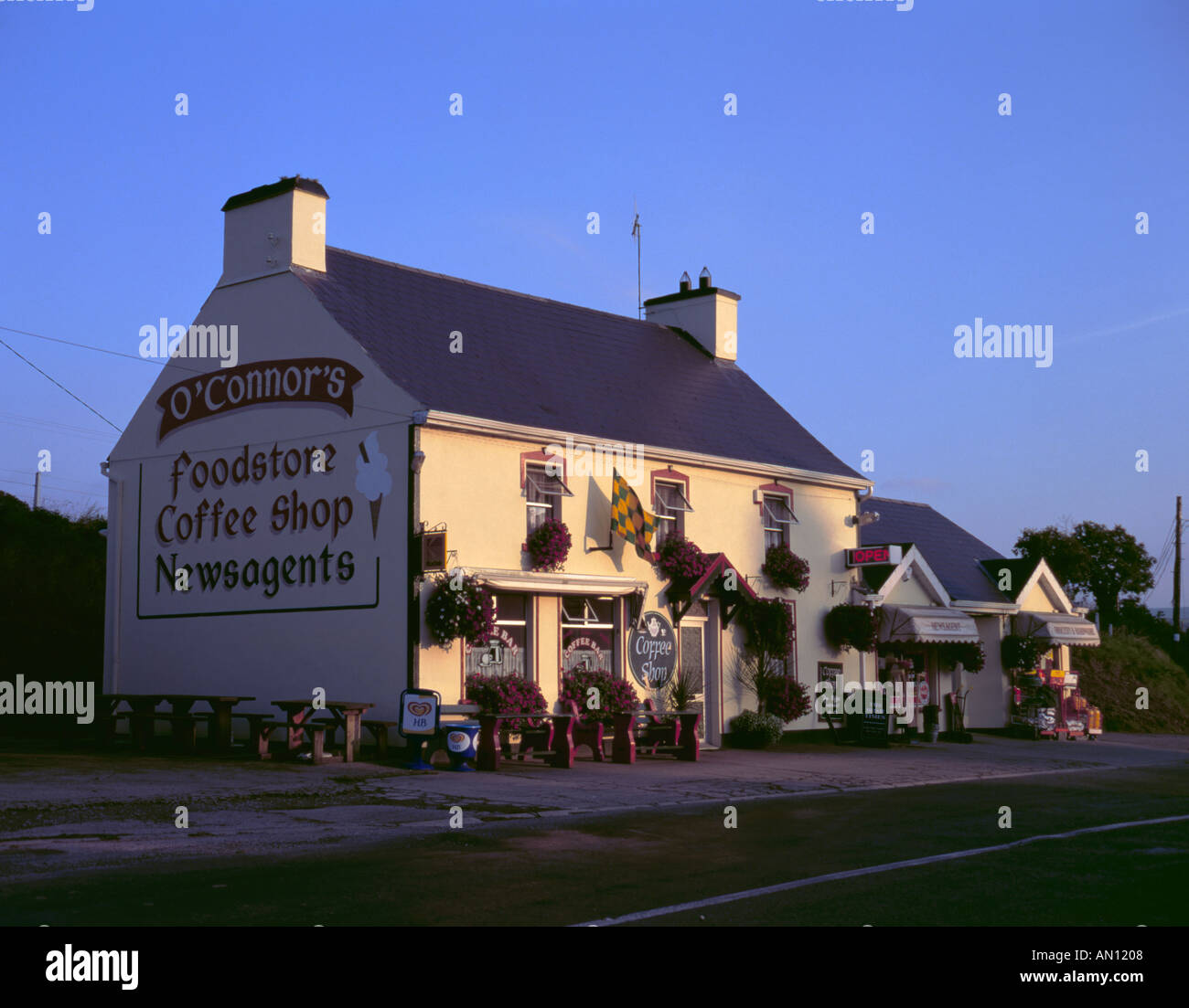 Roadside coffee shop hi-res stock photography and images - Alamy