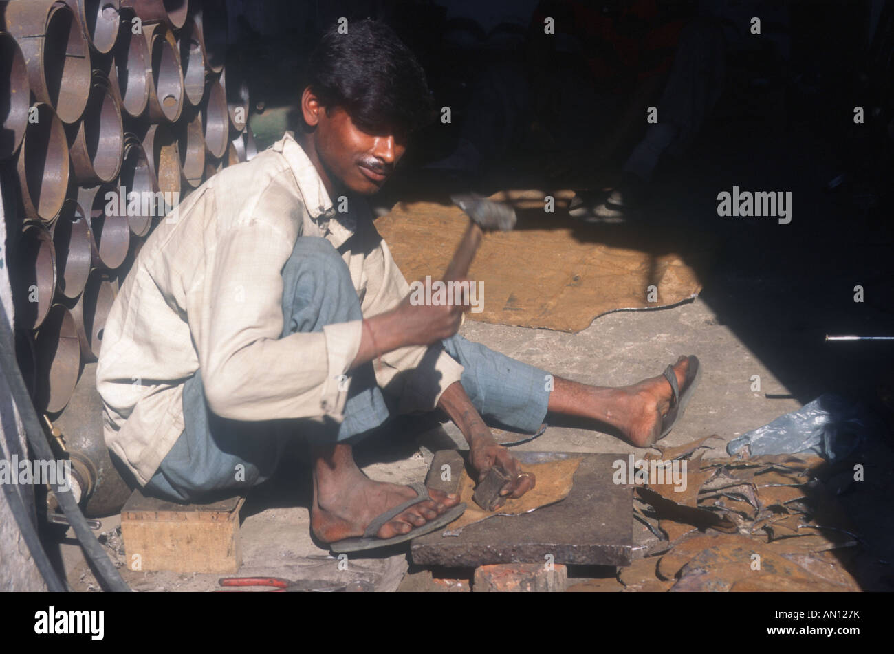 Metalwork metal worker metal workers hi-res stock photography and ...