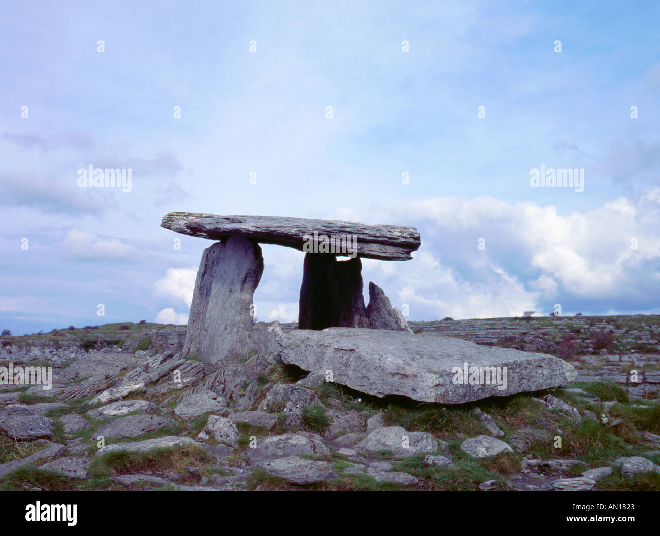 The burren ireland standing stones hi-res stock photography and images ...