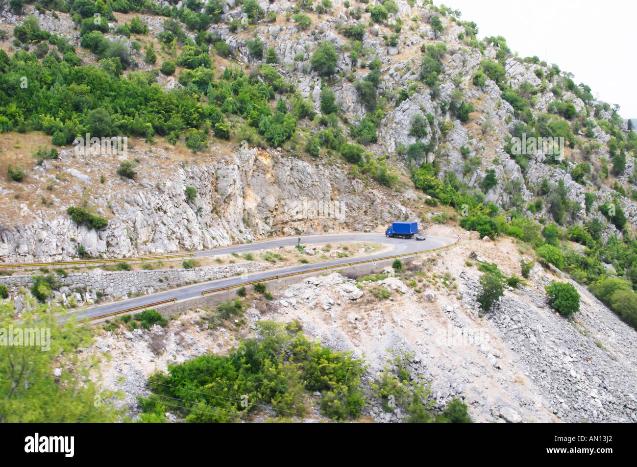 Truck going uphill hi-res stock photography and images - Alamy