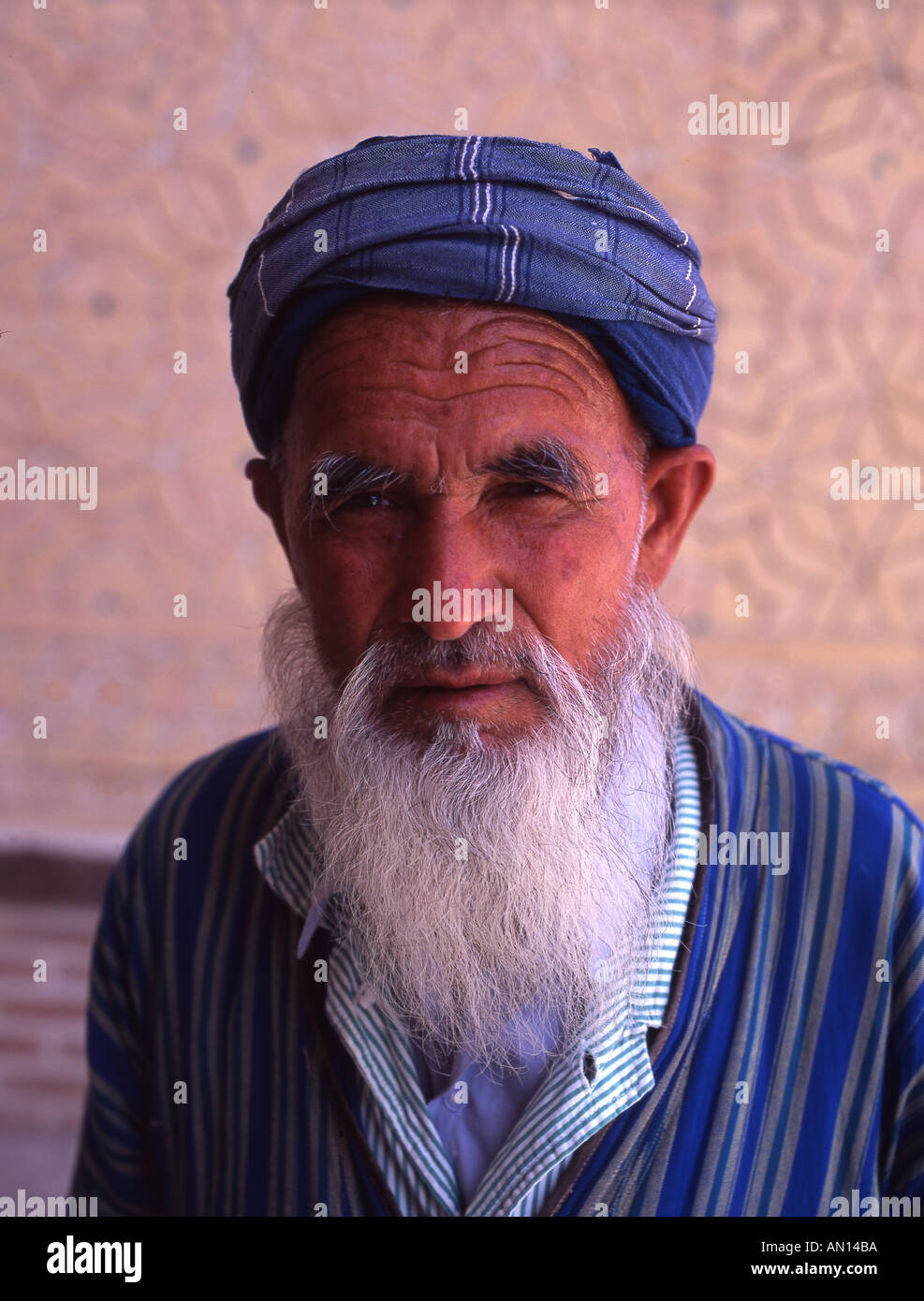 Uzbekistan Bukhara man Stock Photo - Alamy