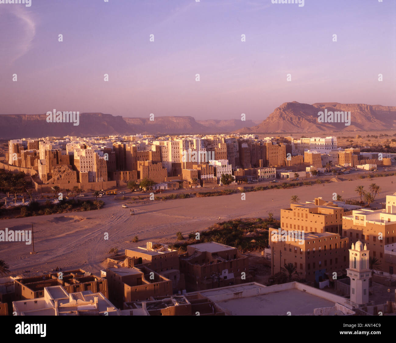 Yemen Hadramawt Shibam skyline panorama Stock Photo - Alamy