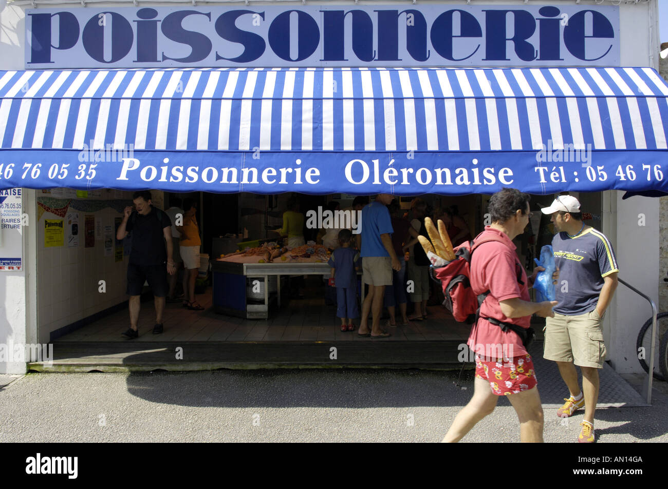 French fishmongers hi-res stock photography and images - Alamy