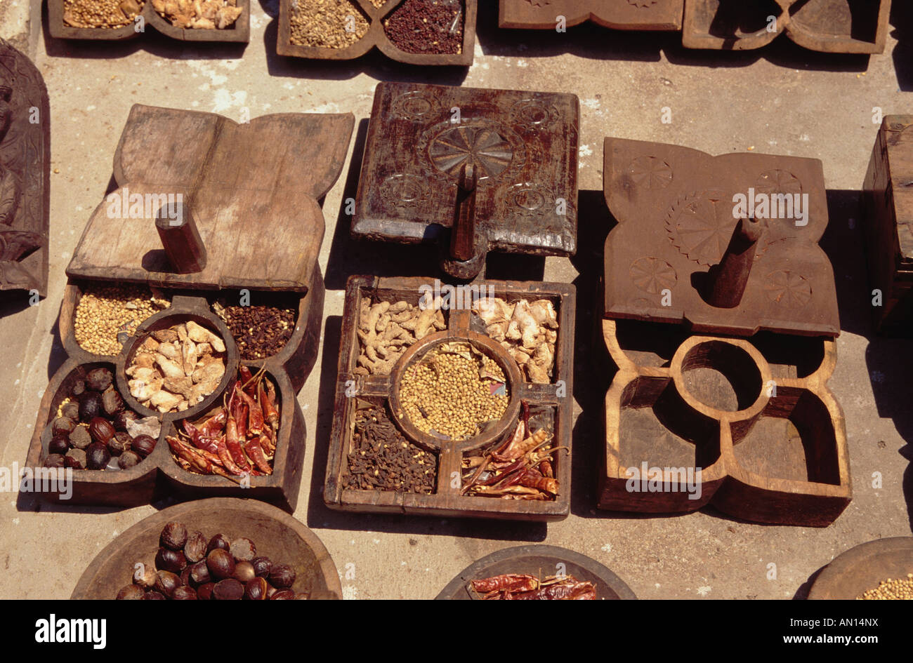 Jew town antique shop cochin hi-res stock photography and images - Alamy