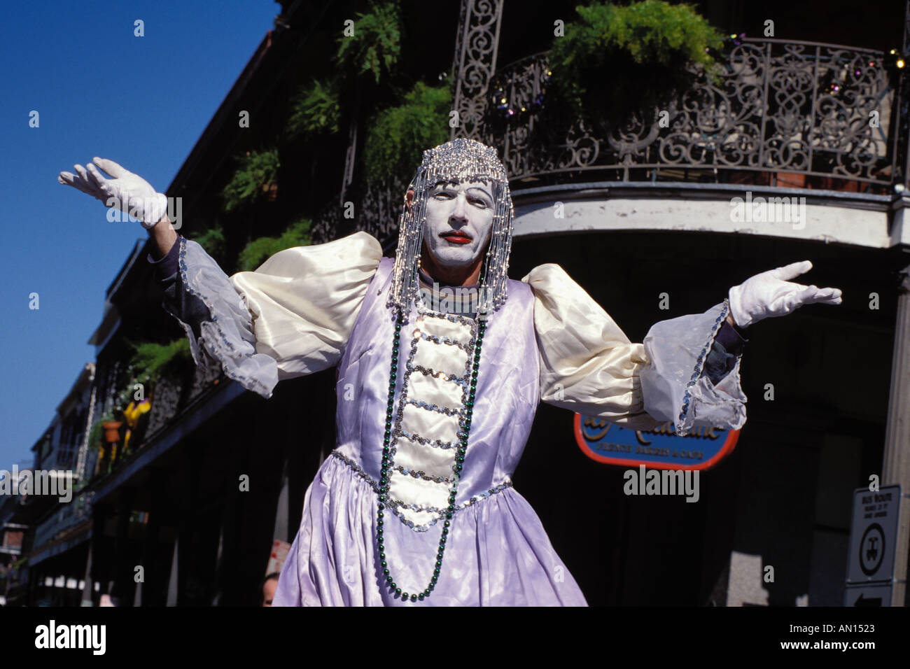 Man dressed in drag hi-res stock photography and images - Alamy
