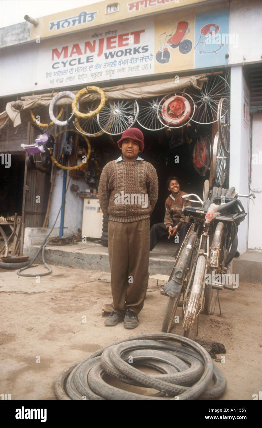 Indian cycle repair hi-res stock photography and images - Alamy