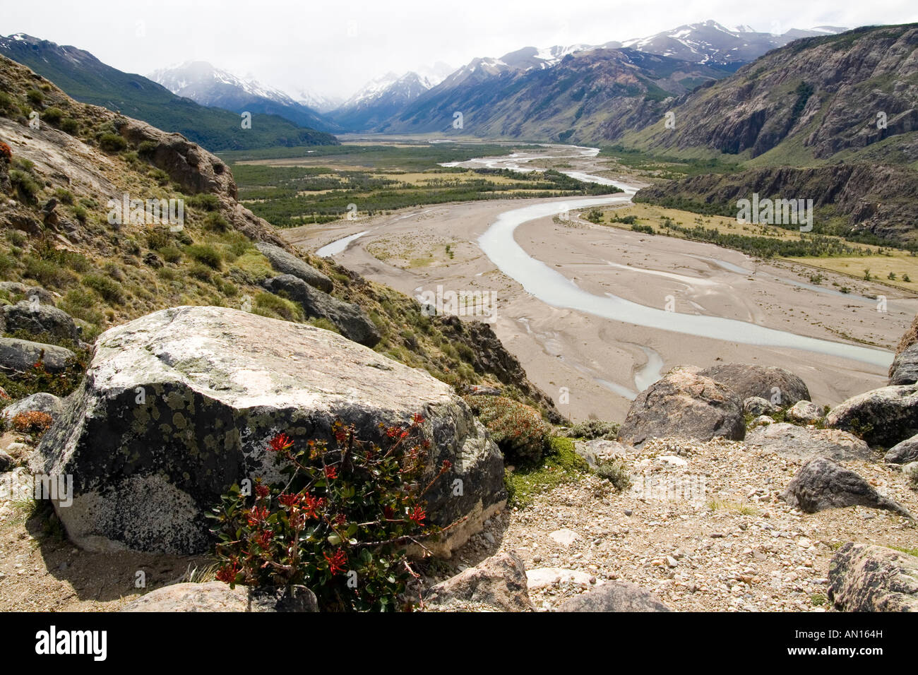 Above the valley floor hi-res stock photography and images - Alamy
