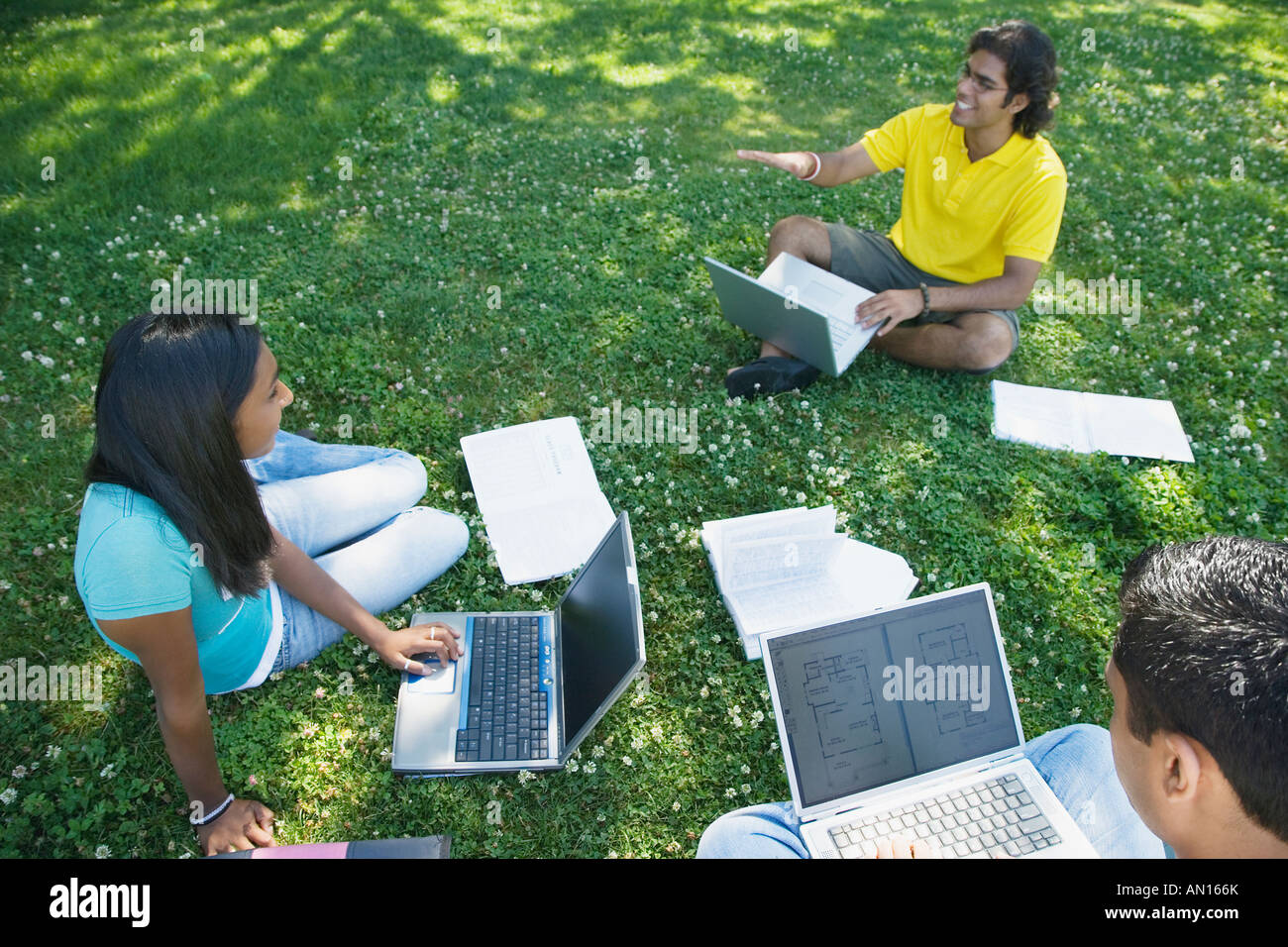 Students grass high angle hi-res stock photography and images - Alamy