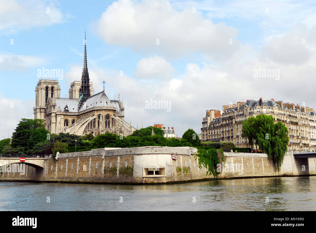 Isle de la cite hi-res stock photography and images - Alamy