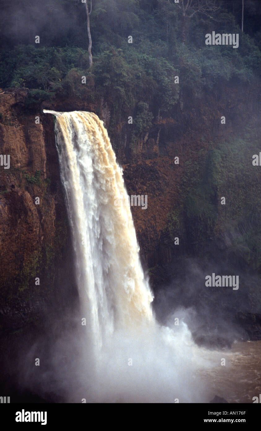 Ekom waterfall cameroon hi-res stock photography and images - Alamy