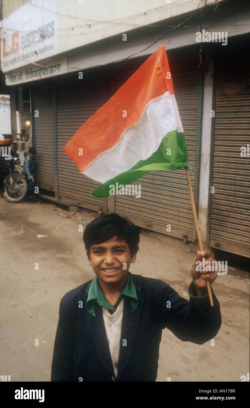 Boy waving indian flag hi-res stock photography and images - Alamy
