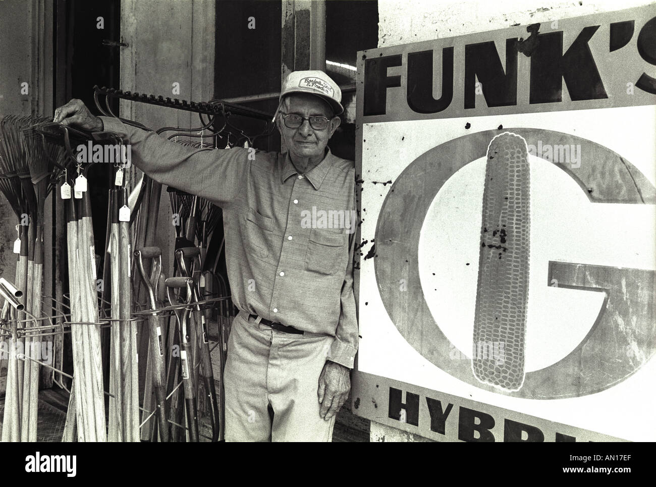 Rural feed and seed store hi-res stock photography and images - Alamy