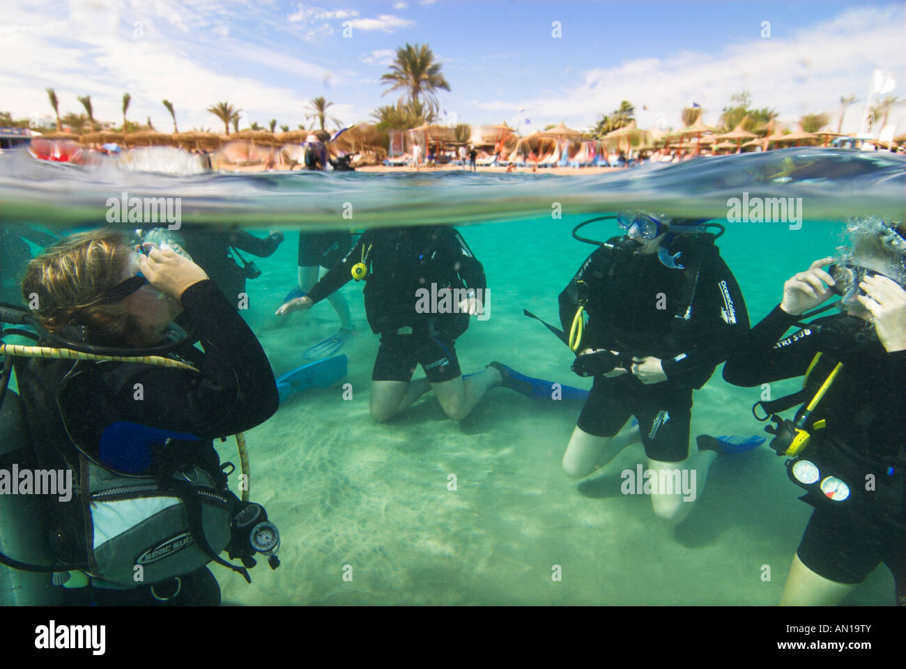 Scuba diving tuition hi-res stock photography and images - Alamy