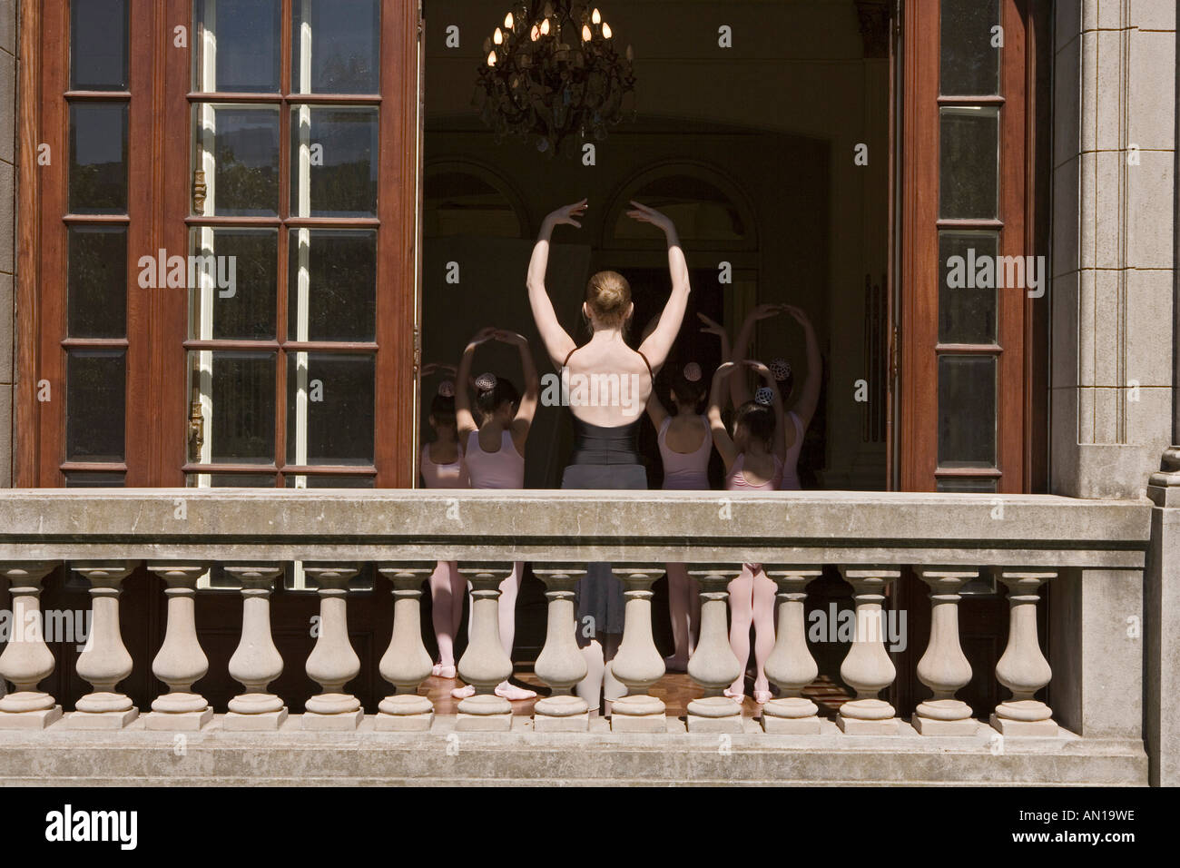 Backs of ballet teacher and young girls in ballet class Stock Photo - Alamy