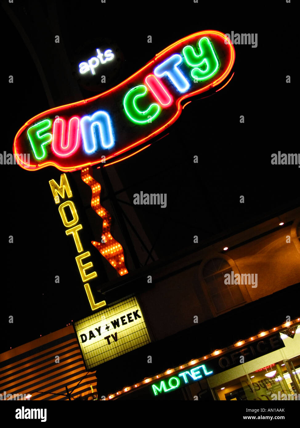 Usa motel sign night retro vintage hi-res stock photography and images ...