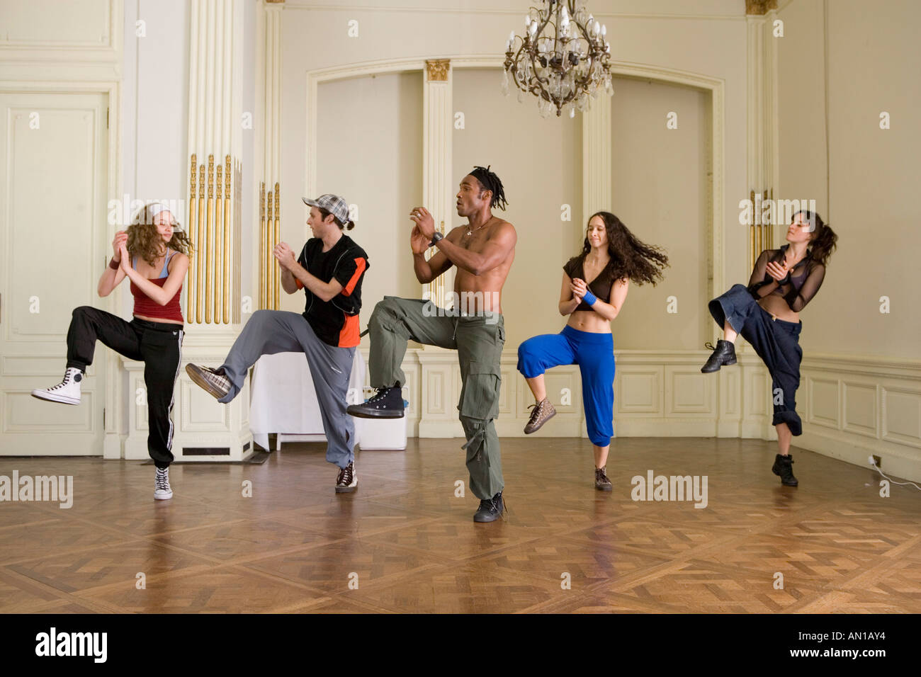 Young people in dance class Stock Photo - Alamy